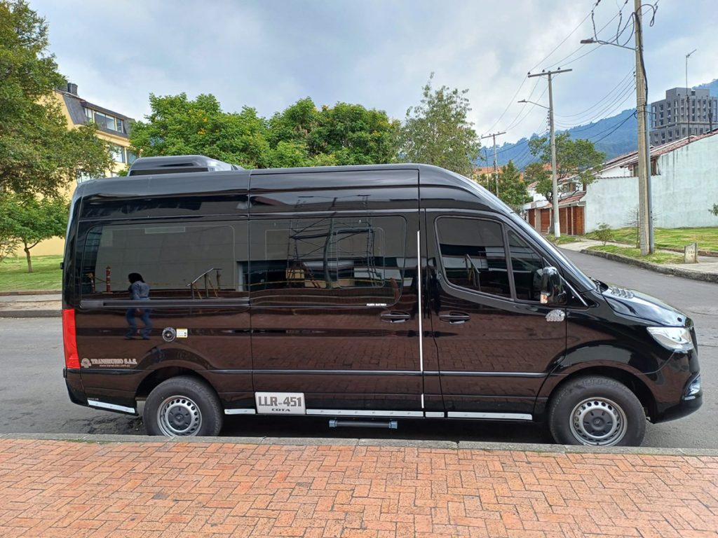 Sprinter Luxury Black – Transrubio S.A.S.